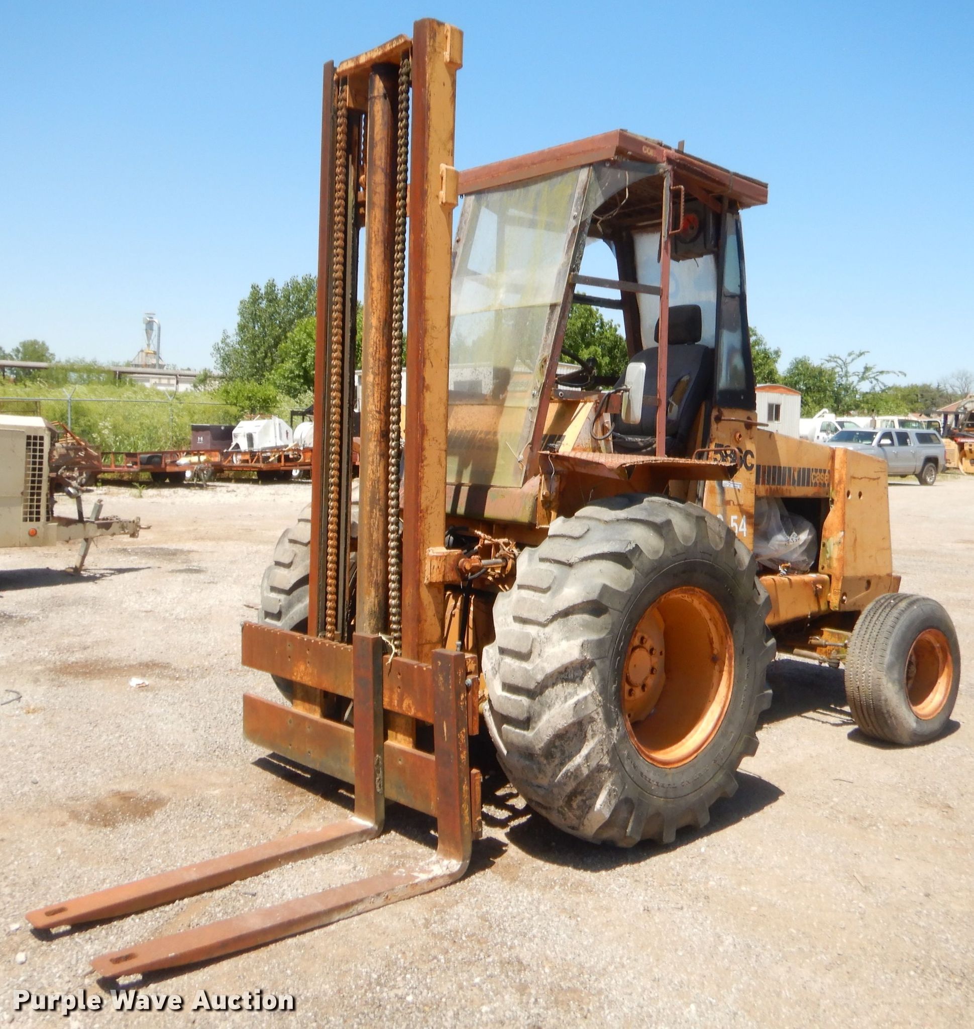 1980 Case 586C forklift in Saint Paul, KS | Item GN9465 sold | Purple Wave