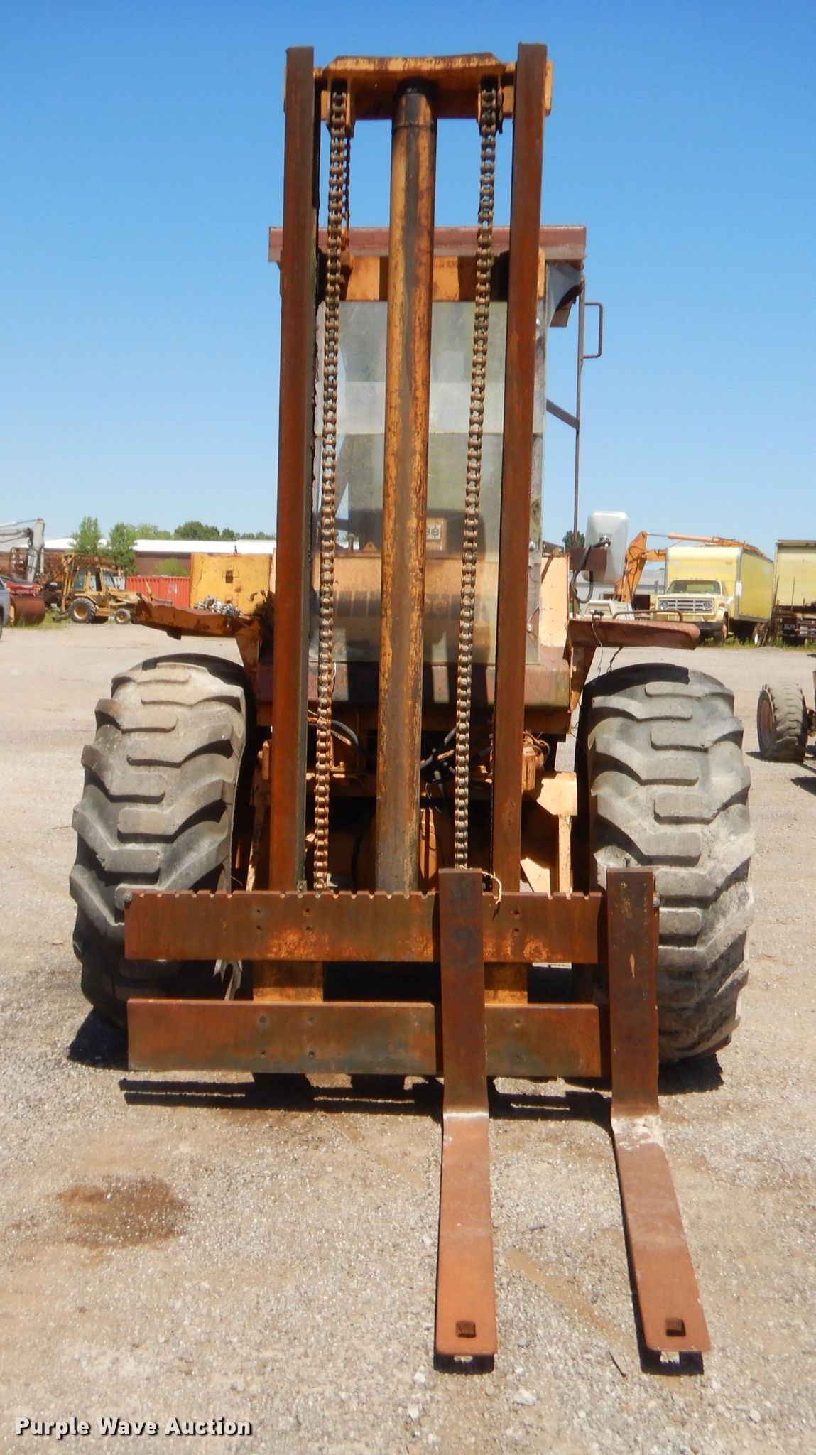1980 Case 586C forklift in Saint Paul, KS | Item GN9465 sold | Purple Wave