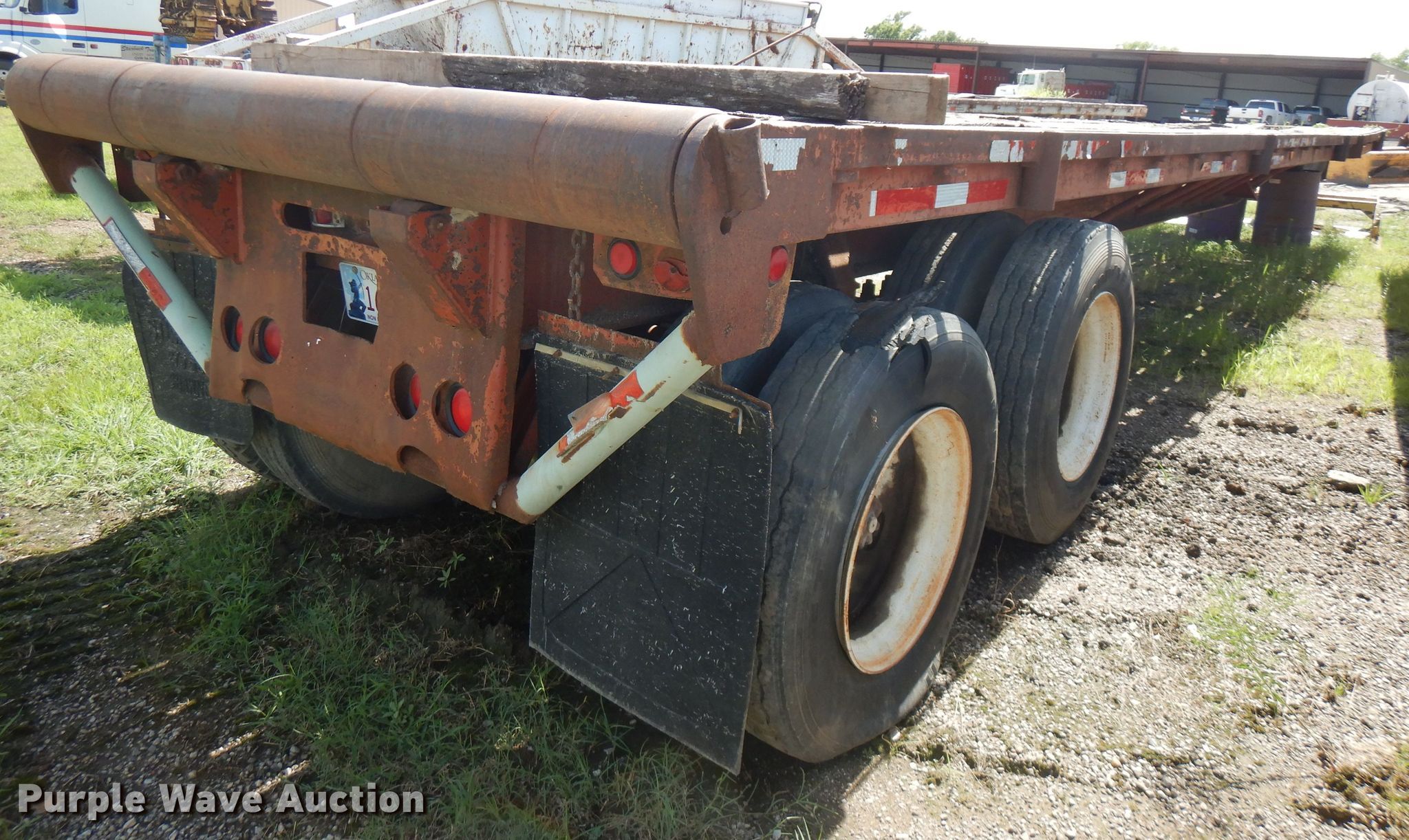 1981 Hobb flatbed trailer in Caney, KS | Item GT9456 sold | Purple Wave