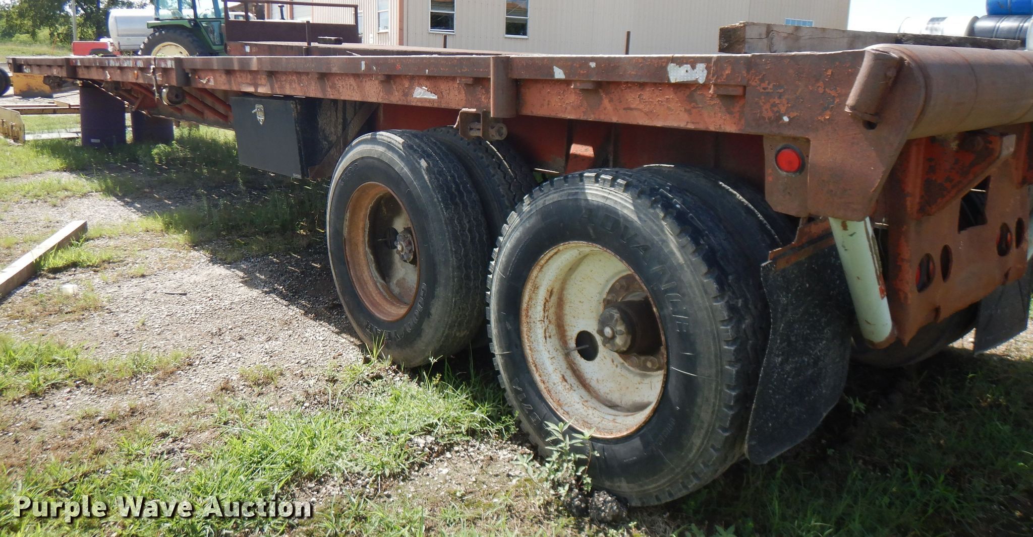 1981 Hobb flatbed trailer in Caney, KS | Item GT9456 sold | Purple Wave