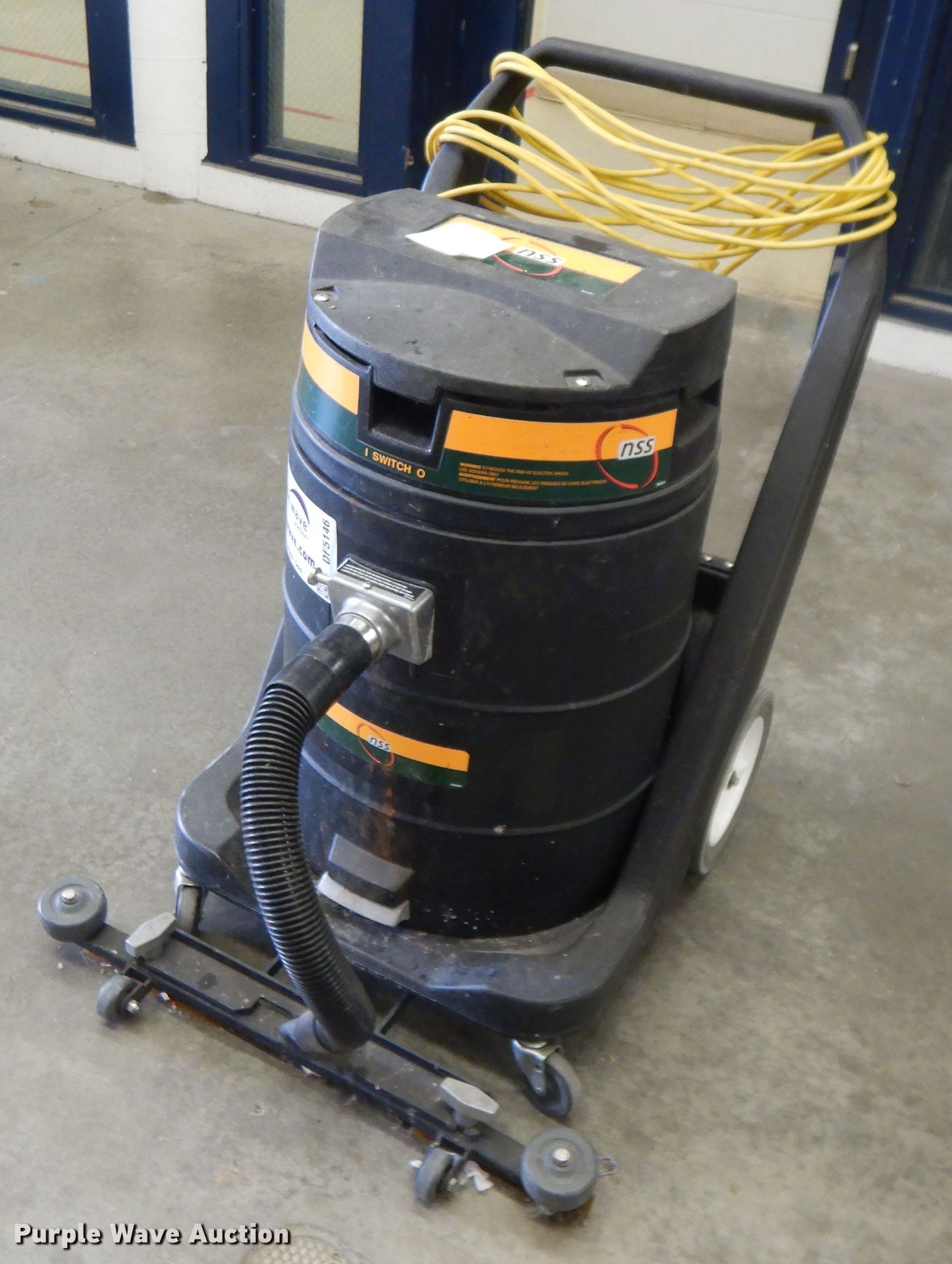 NSS Colt floor vacuum in Emporia, KS | Item DF5146 sold | Purple Wave