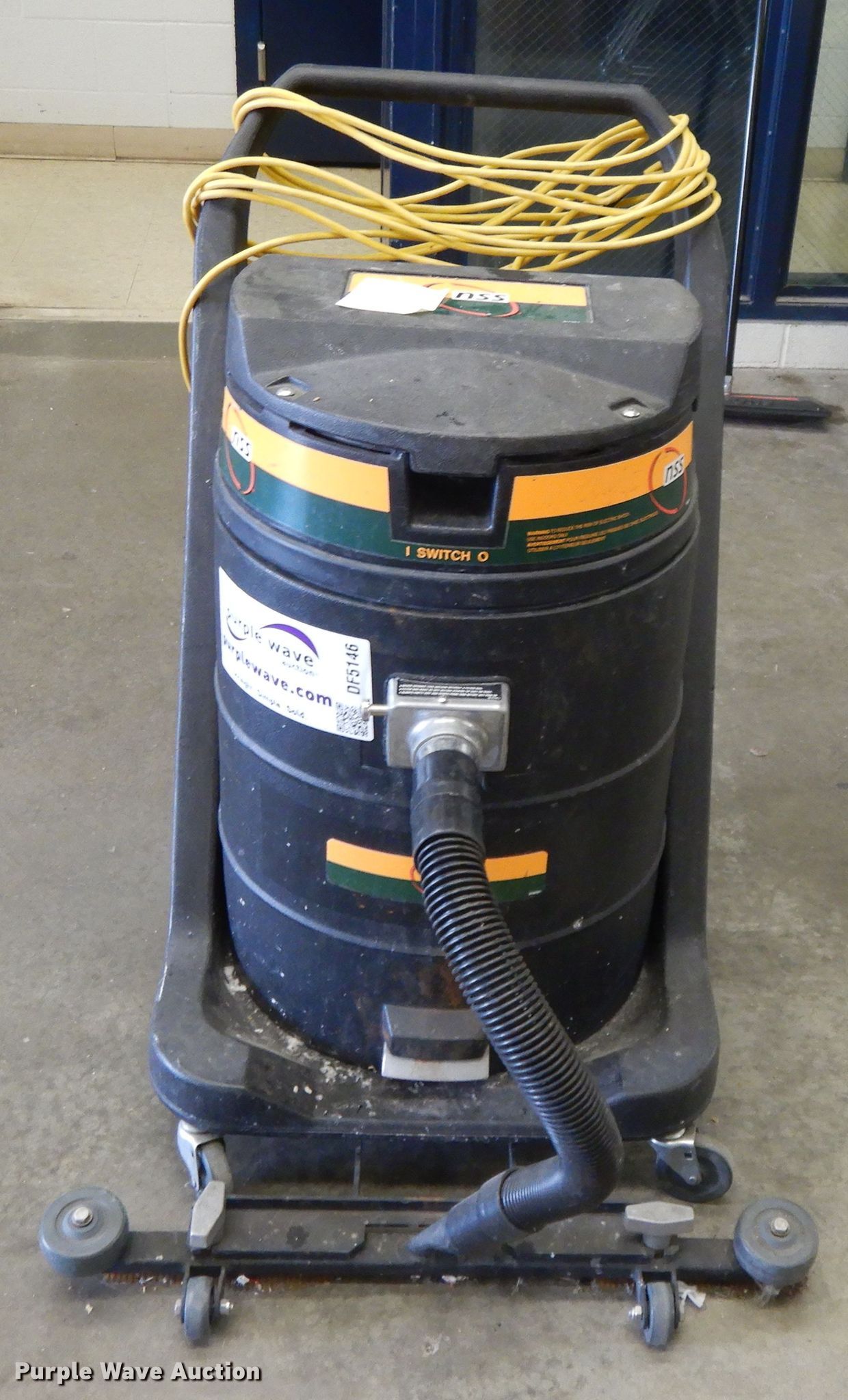 NSS Colt floor vacuum in Emporia, KS | Item DF5146 sold | Purple Wave
