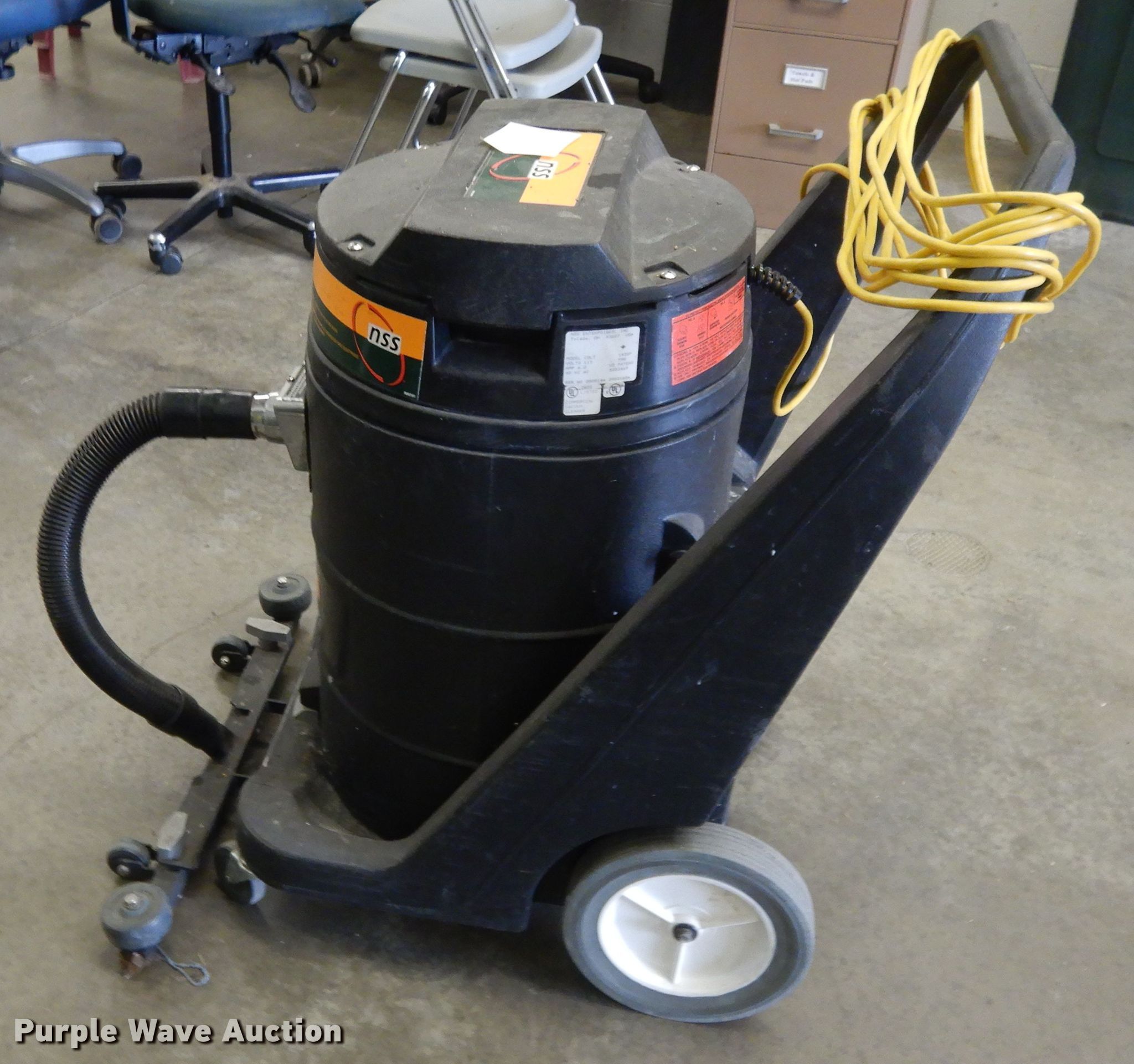 NSS Colt floor vacuum in Emporia, KS | Item DF5146 sold | Purple Wave