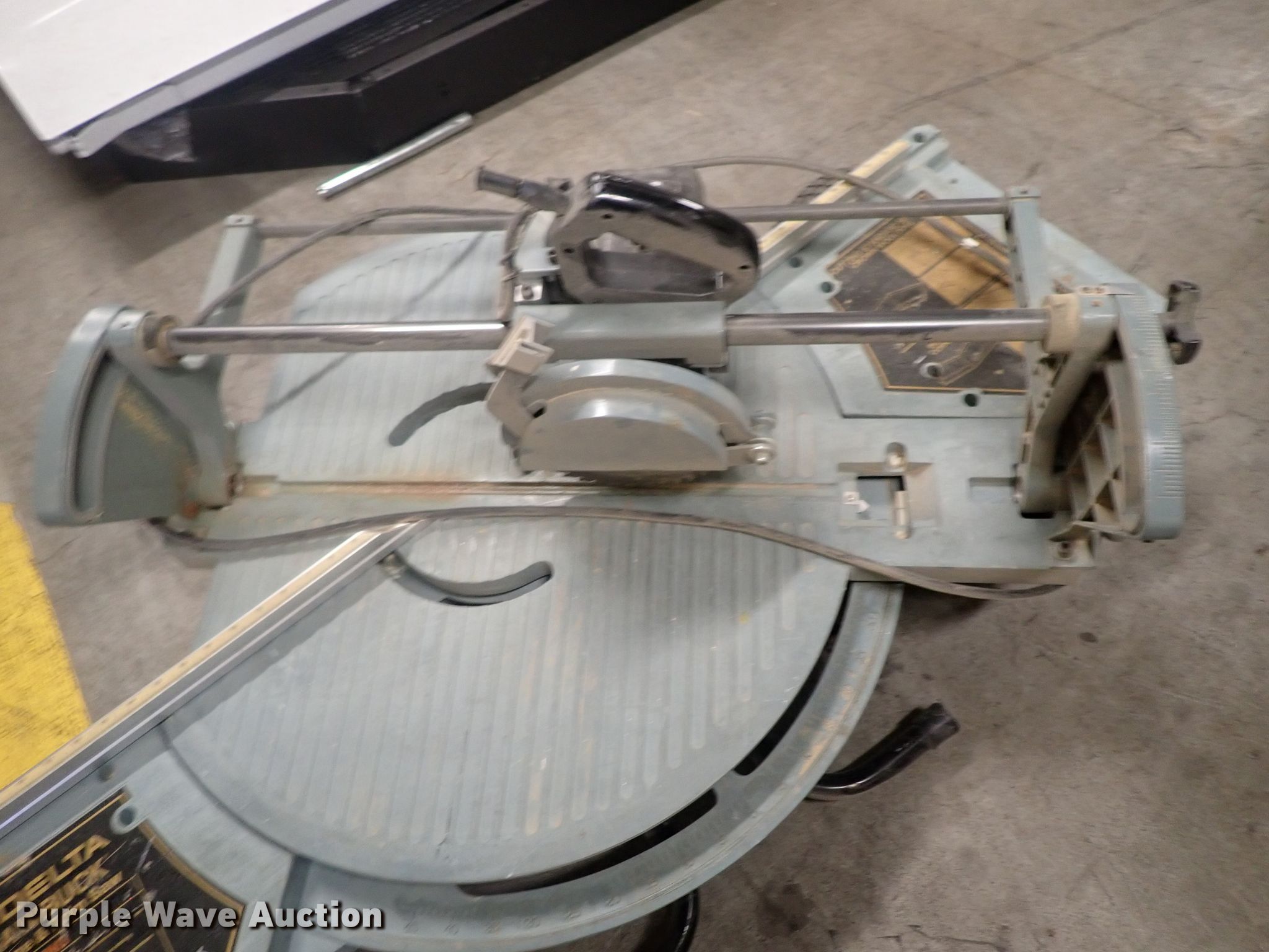 Delta Sawbuck trim saw in Wichita, KS | Item GV9472 sold | Purple Wave