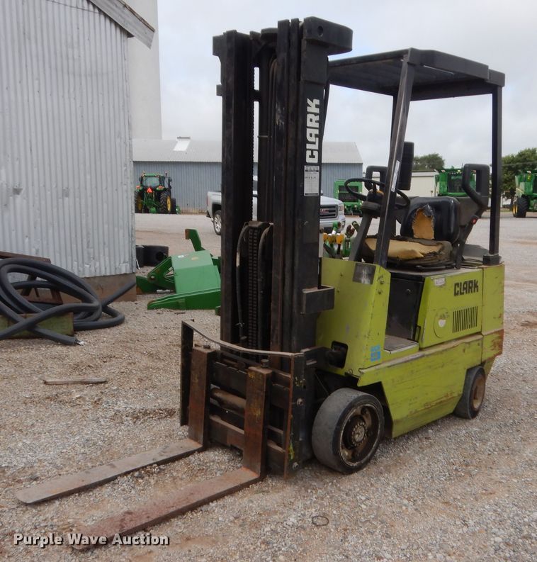 Clark GCS15 forklift in Anthony, KS | Item HB9308 sold | Purple Wave