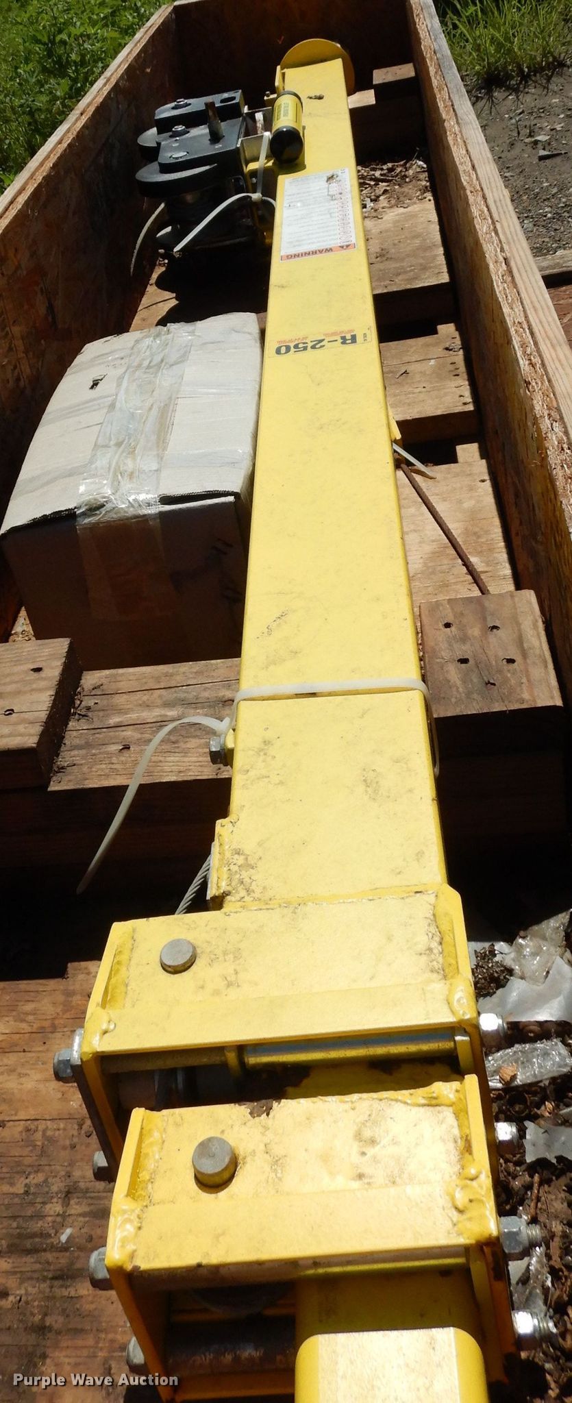 Roust-A-Bout versatile lift in Topeka, KS | Item HV9453 sold | Purple Wave