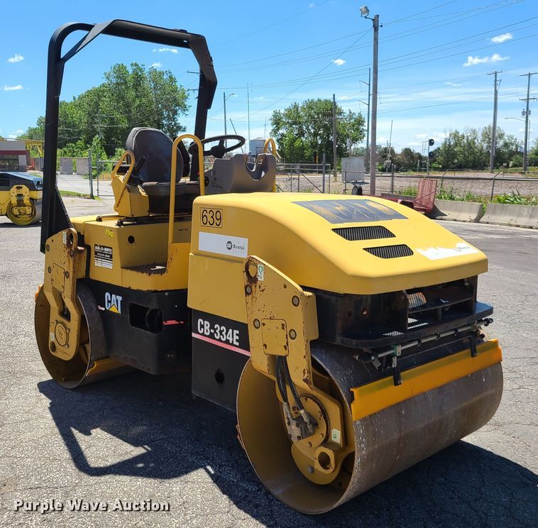 2006 Caterpillar CB-334E vibratory double drum roller in Riverside, MO ...