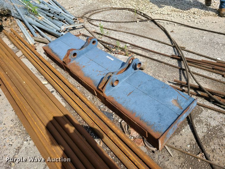 Excavator backfill blade in Kansas City, MO | Item GX9262 sold | Purple ...