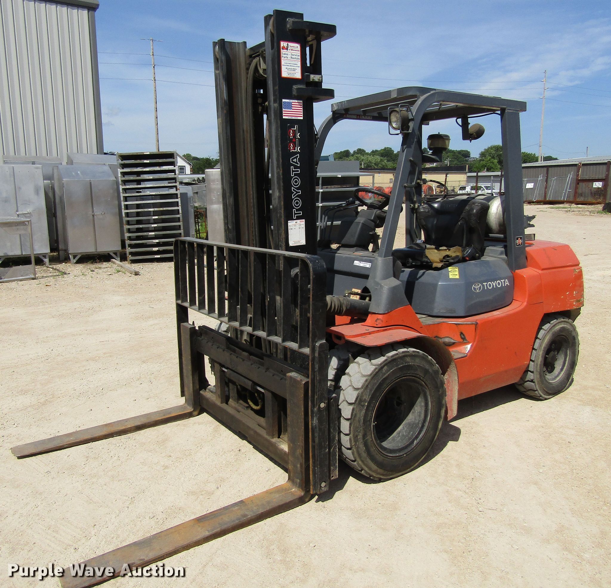 Toyota 7FGU35 forklift in Dubuque, IA | Item GQ9057 sold | Purple Wave