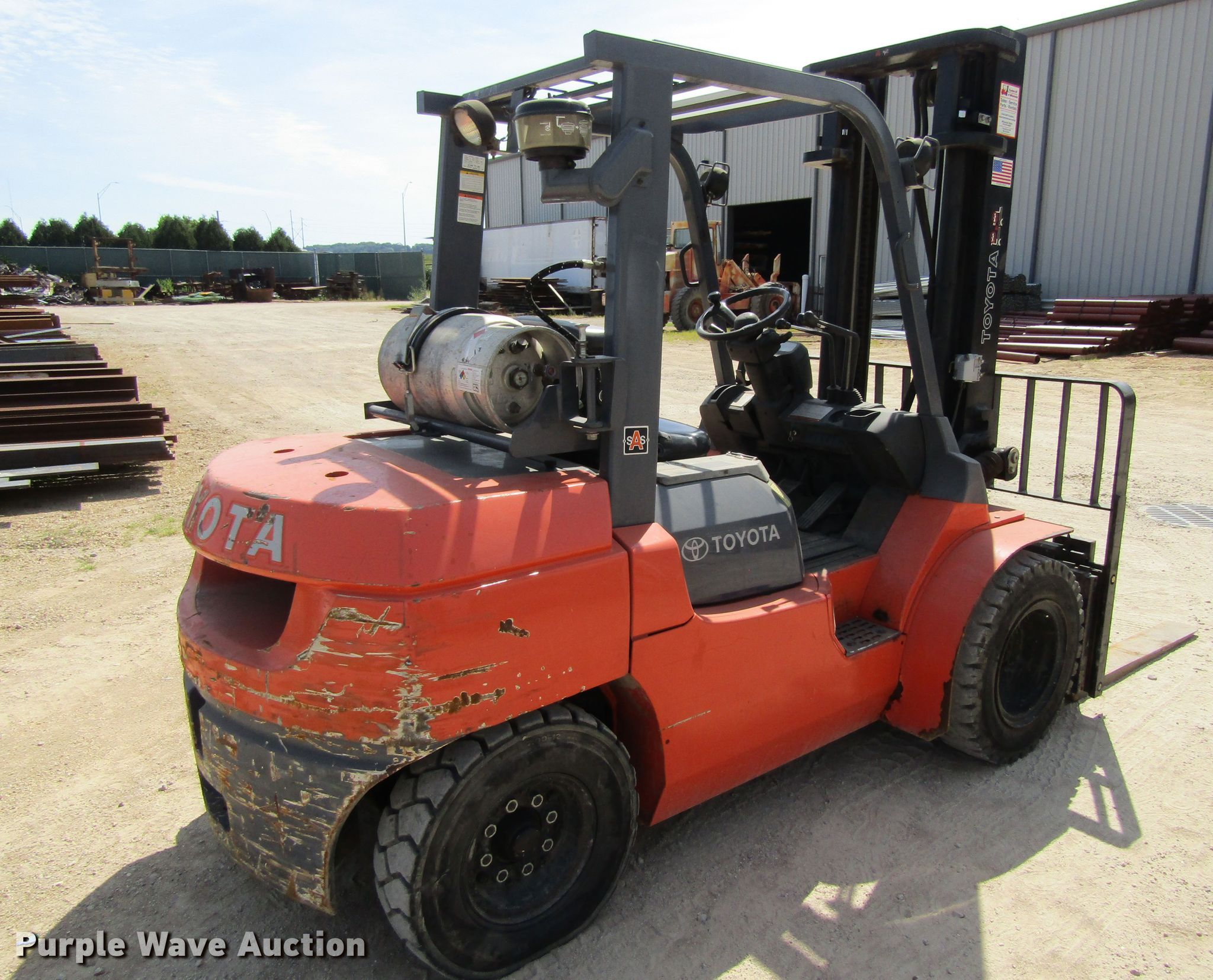 Toyota 7FGU35 forklift in Dubuque, IA | Item GQ9057 sold | Purple Wave