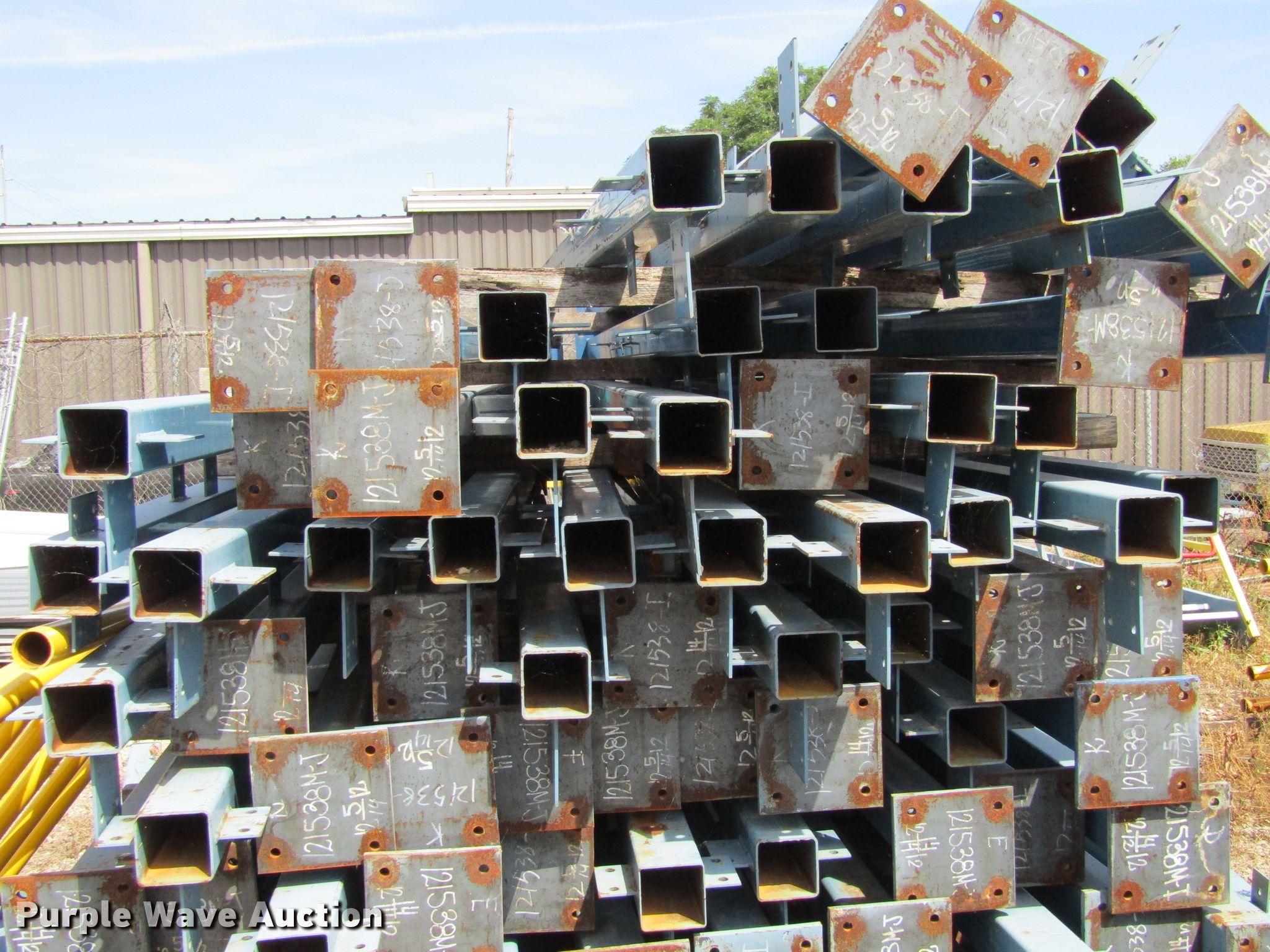 (20) steel uprights in Dubuque, IA | Item GQ9060 sold | Purple Wave