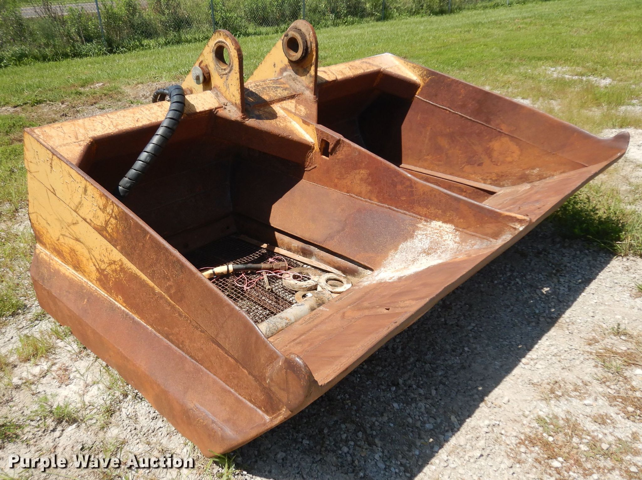 96"W excavator sift bucket in Tonganoxie, KS | Item HA9378 sold ...
