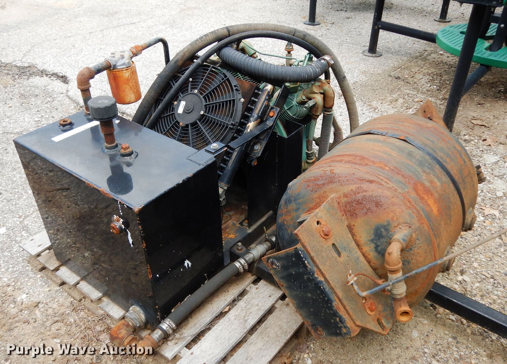 Stellar air compressor in Leavenworth, KS | Item HV9480 sold | Purple Wave