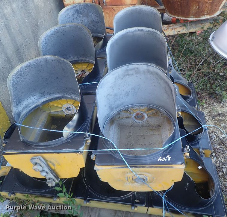 (5) traffic signals in Wichita, KS | Item GA9588 sold | Purple Wave