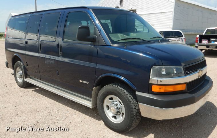 2005 Chevrolet Express 3500 van in Holdrege, NE | Item DG4535 sold ...