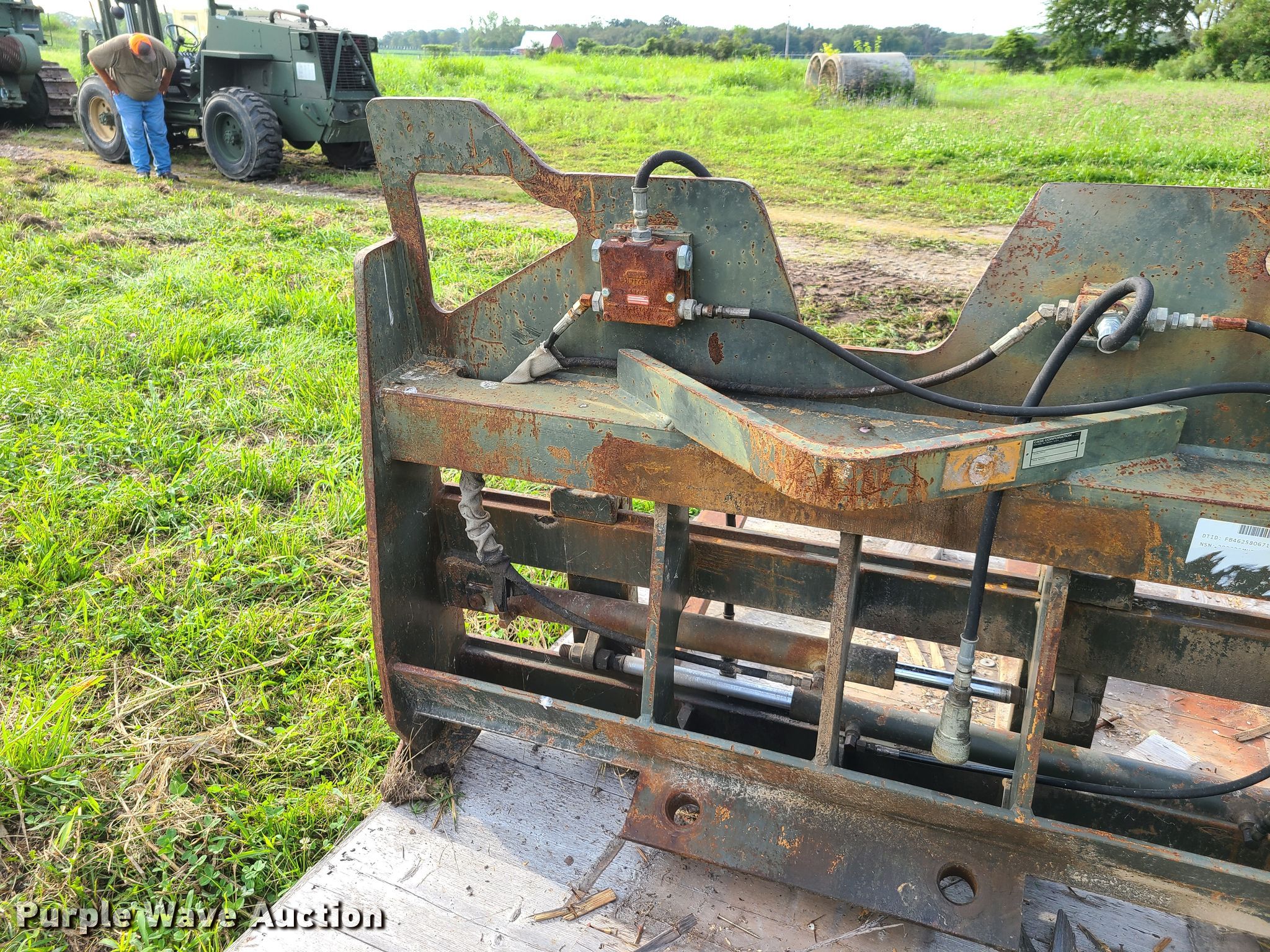 ACS Case loader forks in Kearney, MO | Item EZ9132 sold | Purple Wave