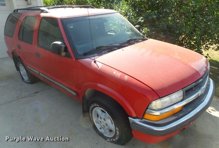 2000 Chevrolet Blazer SUV in Winterset, IA | Item DF0882 sold | Purple Wave