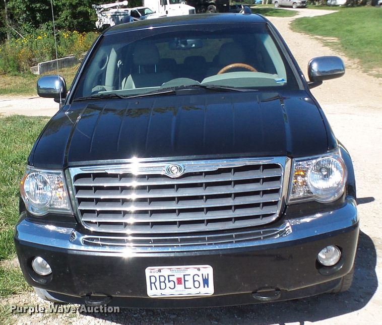 2008 Chrysler Aspen SUV in Tebbetts, MO | Item DG2053 sold | Purple Wave