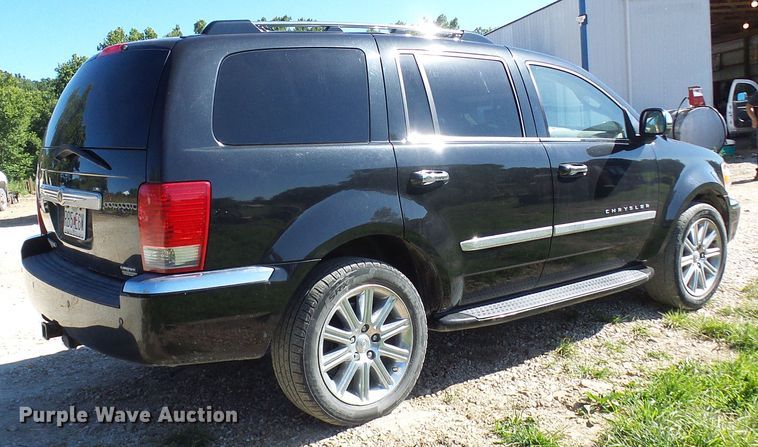 2008 Chrysler Aspen SUV in Tebbetts, MO | Item DG2053 sold | Purple Wave