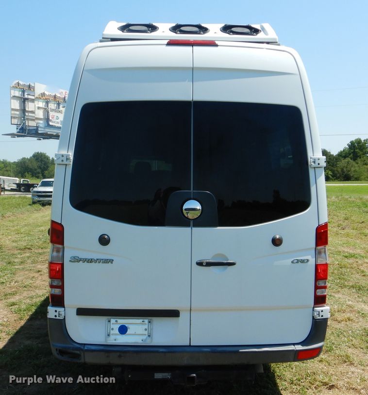 2009 Freightliner Sprinter 3500 shuttle bus in Collinsville, OK | Item ...