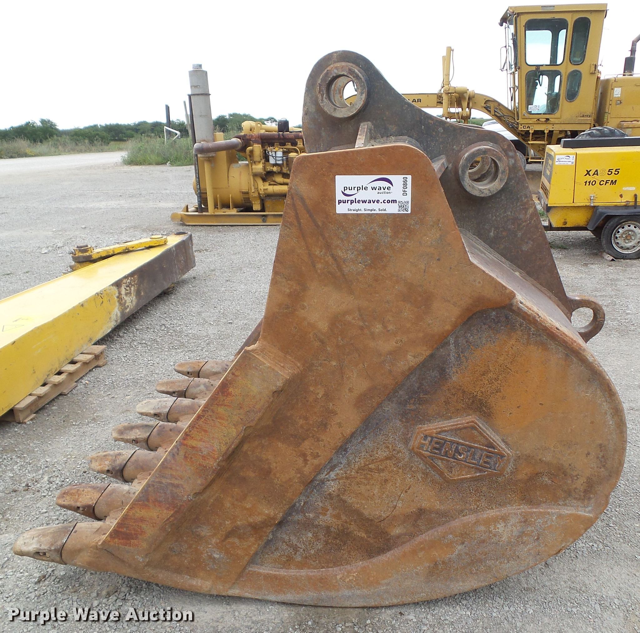 Hensley 68"W excavator bucket in Plano, IA | Item DF0860 sold | Purple Wave