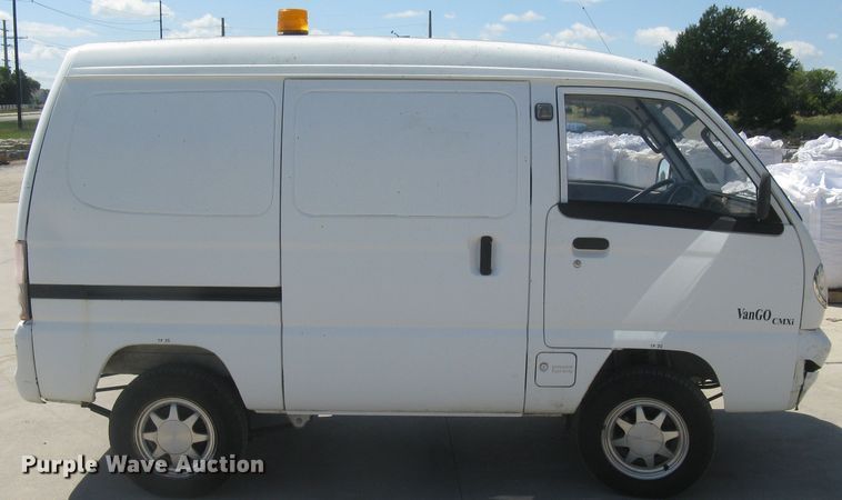 2004 Vantage VanGo CMXI van in Wichita, KS | Item DC1448 sold | Purple Wave