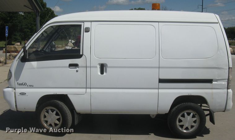 2004 Vantage VanGo CMXI van in Wichita, KS | Item DC1448 sold | Purple Wave