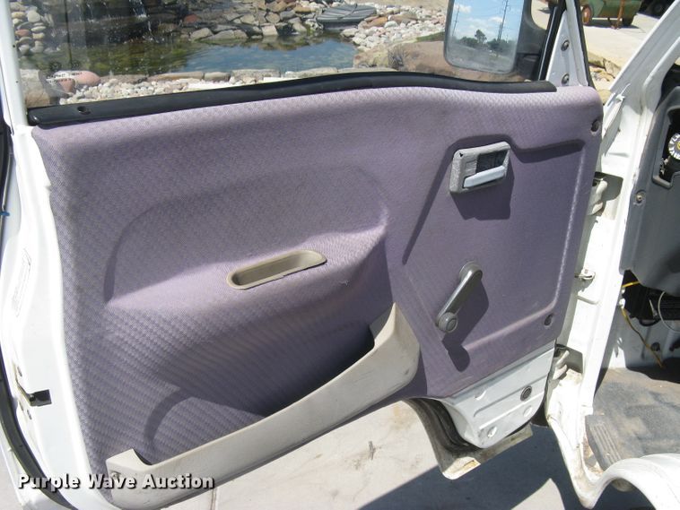 2004 Vantage VanGo CMXI van in Wichita, KS | Item DC1448 sold | Purple Wave