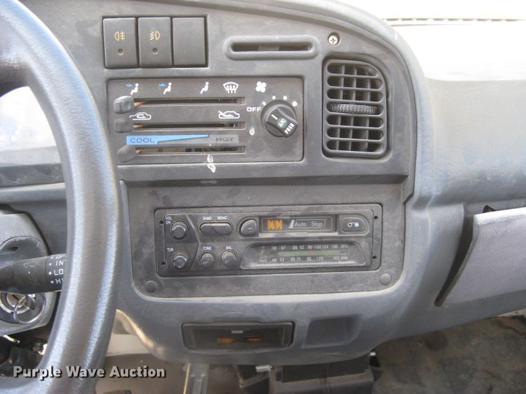 2004 Vantage VanGo CMXI van in Wichita, KS | Item DC1448 sold | Purple Wave