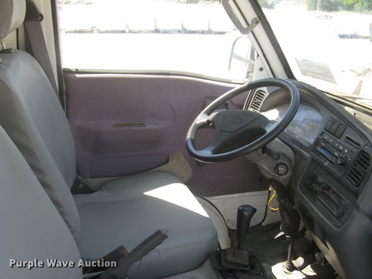 2004 Vantage VanGo CMXI van in Wichita, KS | Item DC1448 sold | Purple Wave