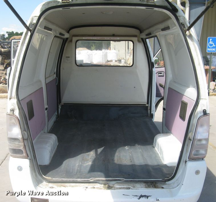 2004 Vantage VanGo CMXI van in Wichita, KS | Item DC1448 sold | Purple Wave