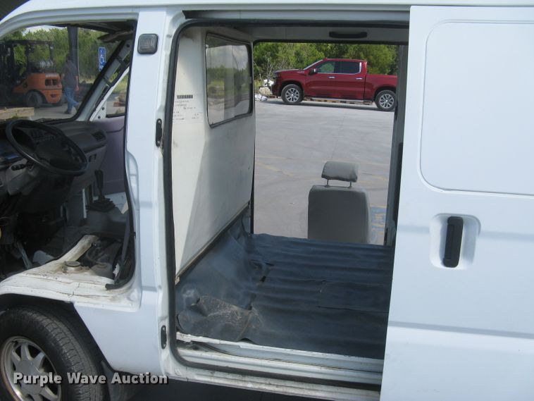 2004 Vantage VanGo CMXI van in Wichita, KS | Item DC1448 sold | Purple Wave