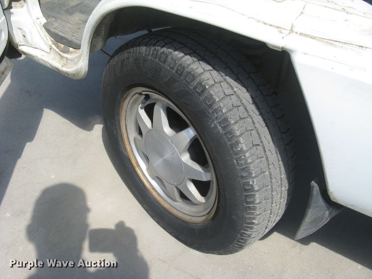 2004 Vantage VanGo CMXI van in Wichita, KS | Item DC1448 sold | Purple Wave