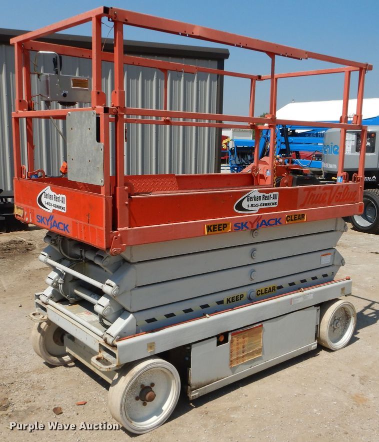 Skyjack SJ 4626 scissor lift in Paola, KS | Item FY9228 sold | Purple Wave