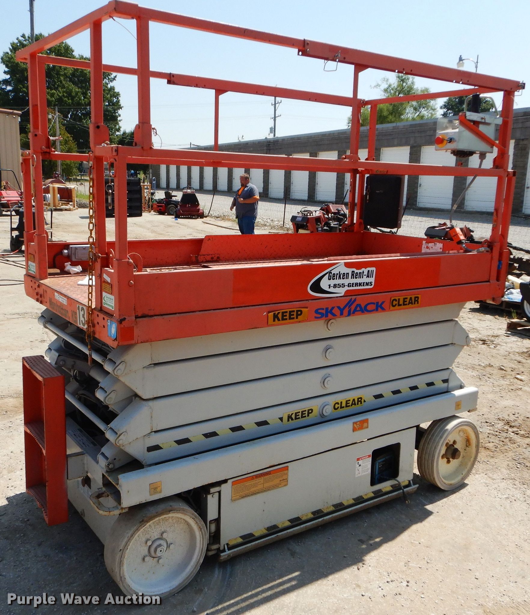 Skyjack SJ 4626 scissor lift in Paola, KS | Item FY9228 sold | Purple Wave