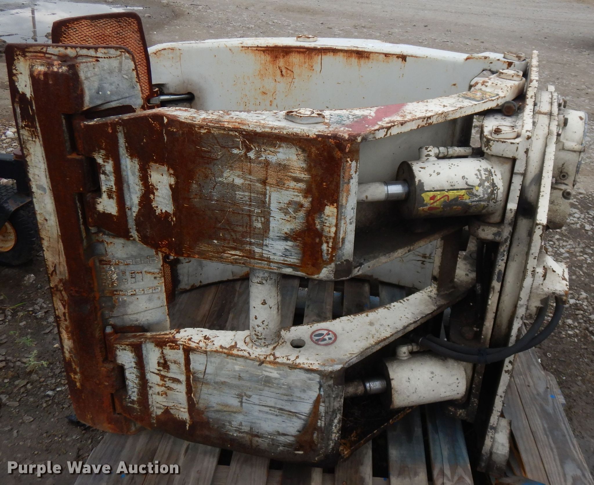 Cascade barrel clamp in Independence, KS | Item GS9483 sold | Purple Wave
