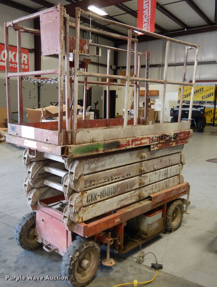 Hunter scissor lift in Topeka, KS | Item DI7611 sold | Purple Wave