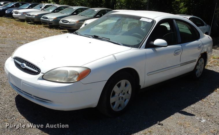 2000 Ford Taurus SE in Kansas City, KS | Item DJ4427 sold | Purple Wave
