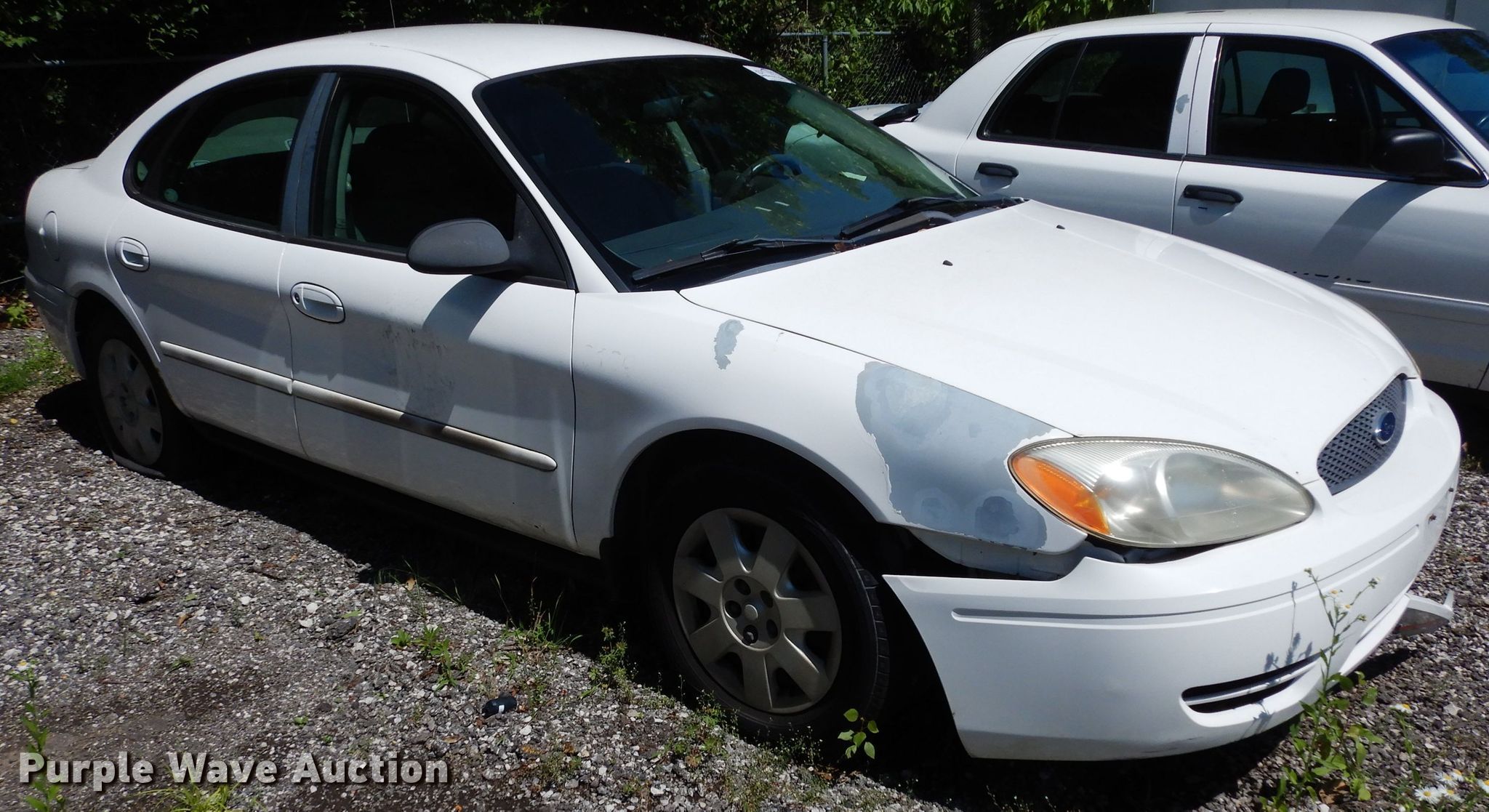 2001 Ford Taurus LX in Kansas City, KS | Item DF4058 sold | Purple Wave