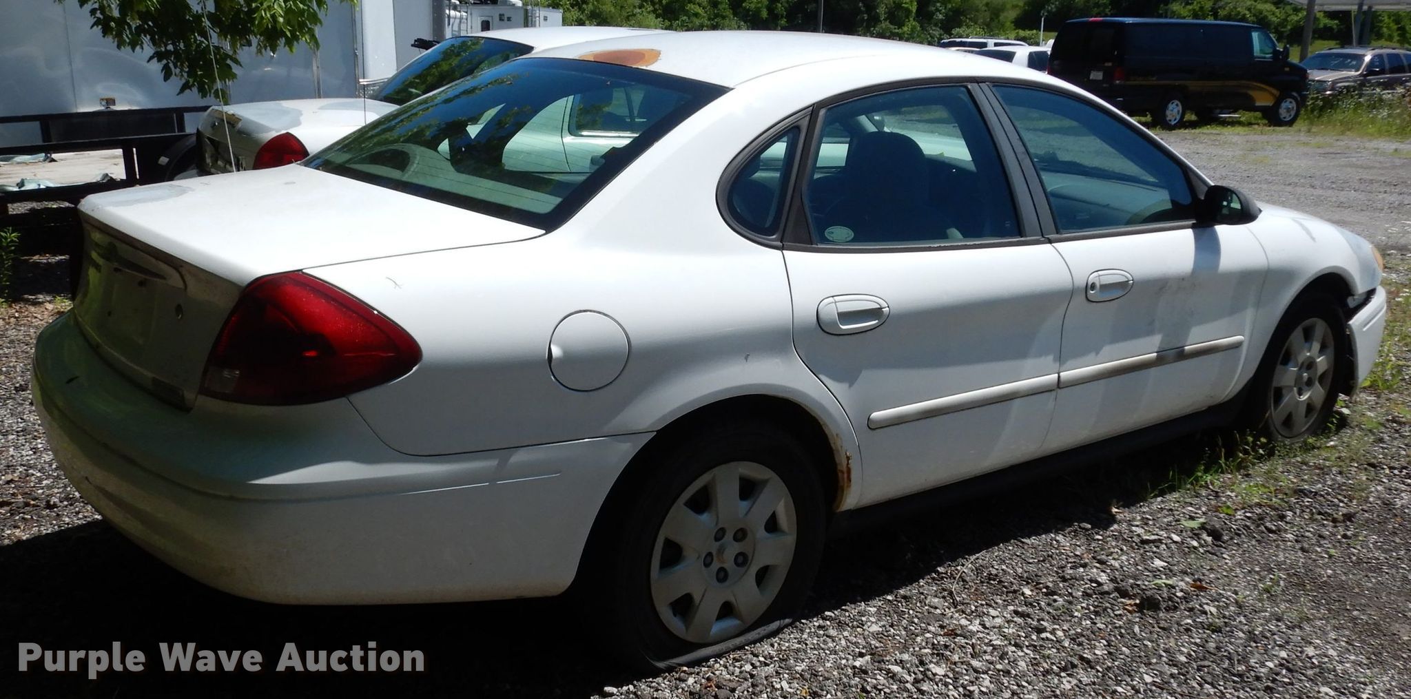 2001 Ford Taurus LX in Kansas City, KS | Item DF4058 sold | Purple Wave