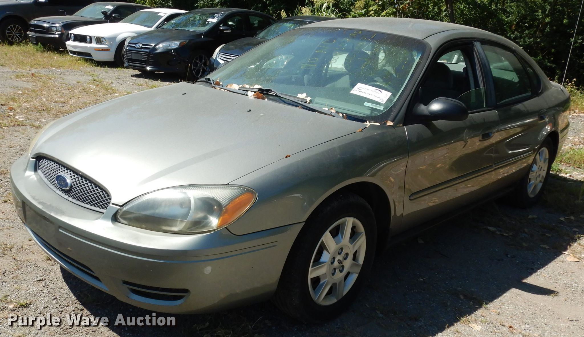 2004 Ford Taurus in Kansas City, KS | Item DJ4412 sold | Purple Wave