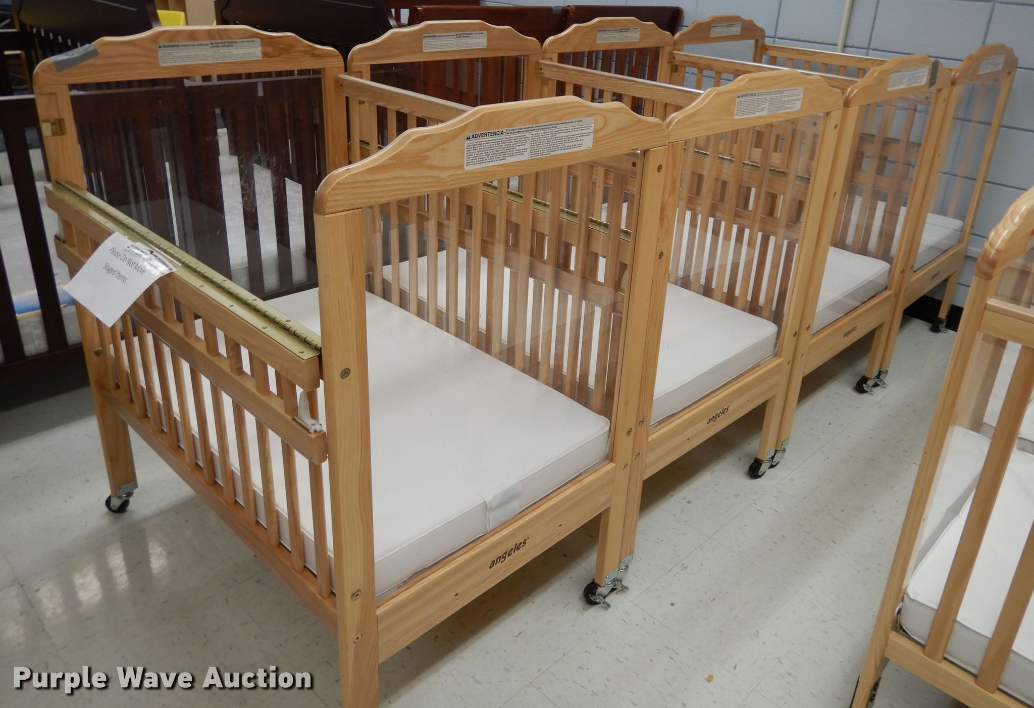 (4) Angeles cribs in Overland Park, KS | Item HD9295 sold | Purple Wave