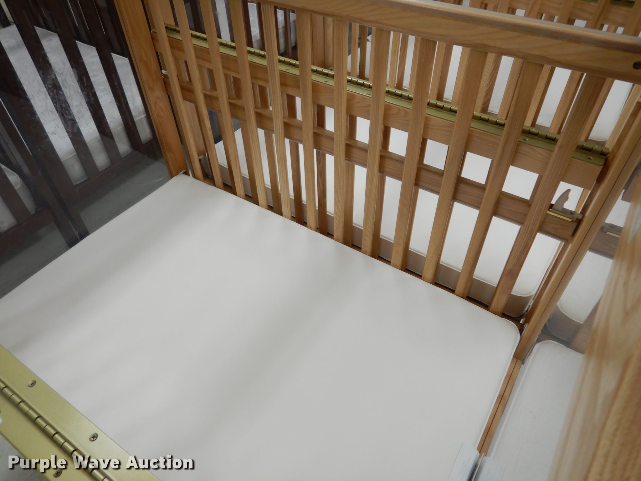 (4) Angeles cribs in Overland Park, KS | Item HD9295 sold | Purple Wave