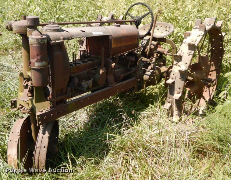 Farmall F12 tractor in Mount Sterling, IL | Item HJ9546 sold | Purple Wave