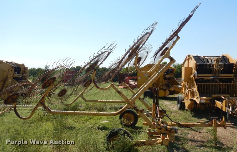 Vermeer WR22 hay rake in Perry , KS | Item HV9788 sold | Purple Wave