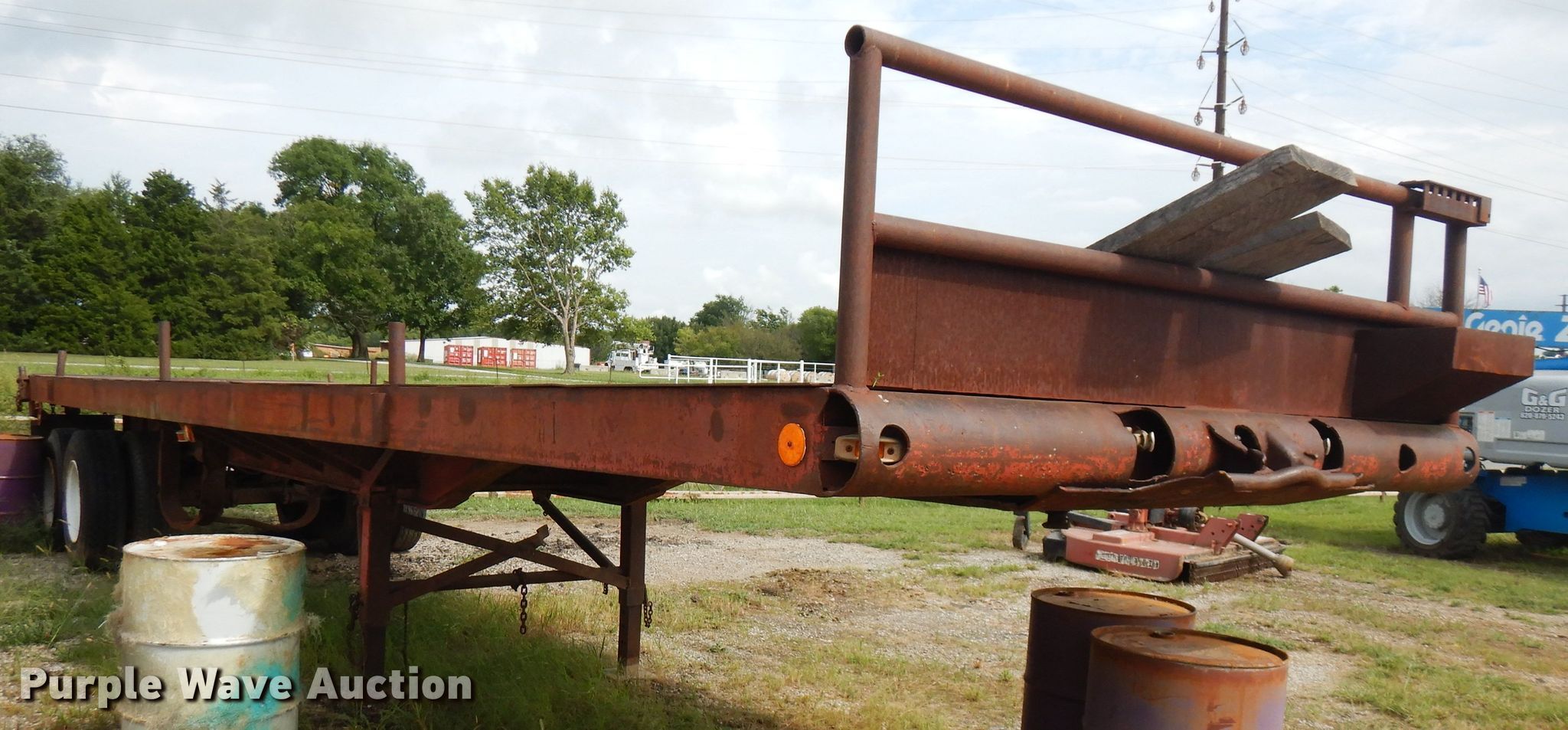 1978 Hobb flatbed trailer in Caney, KS | Item FN9497 sold | Purple Wave