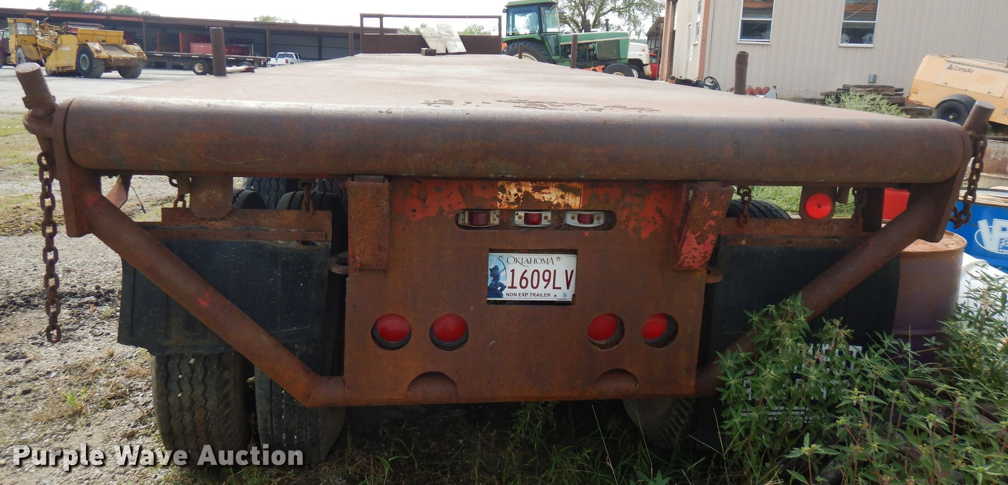 1978 Hobb flatbed trailer in Caney, KS | Item FN9497 sold | Purple Wave