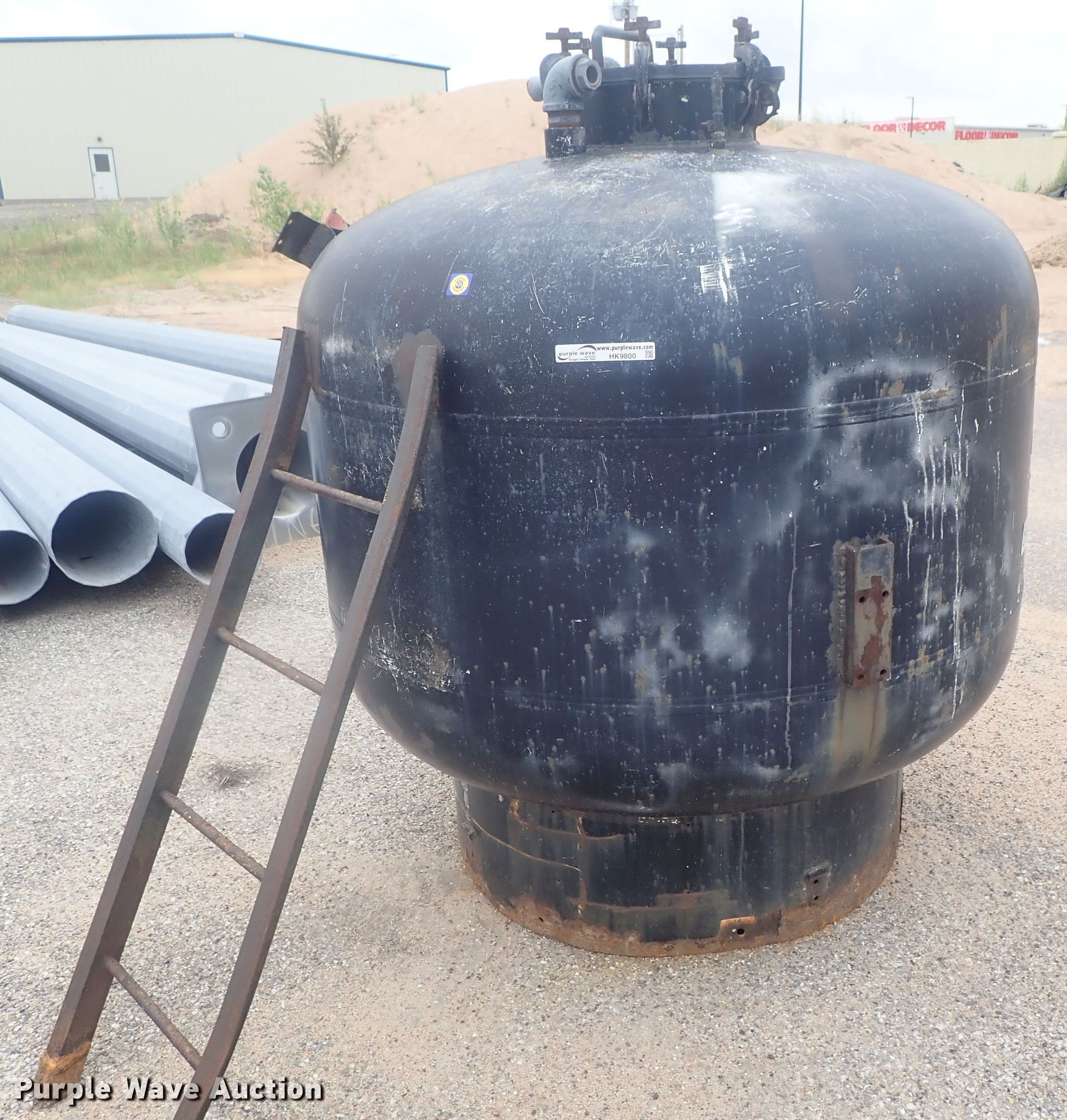 Silvan steel tank in Wichita, KS | Item HK9800 sold | Purple Wave