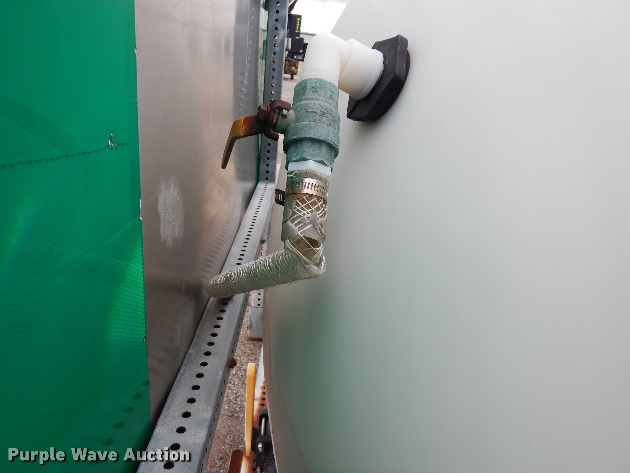 Poly brine tank in Topeka, KS | Item HY9636 sold | Purple Wave