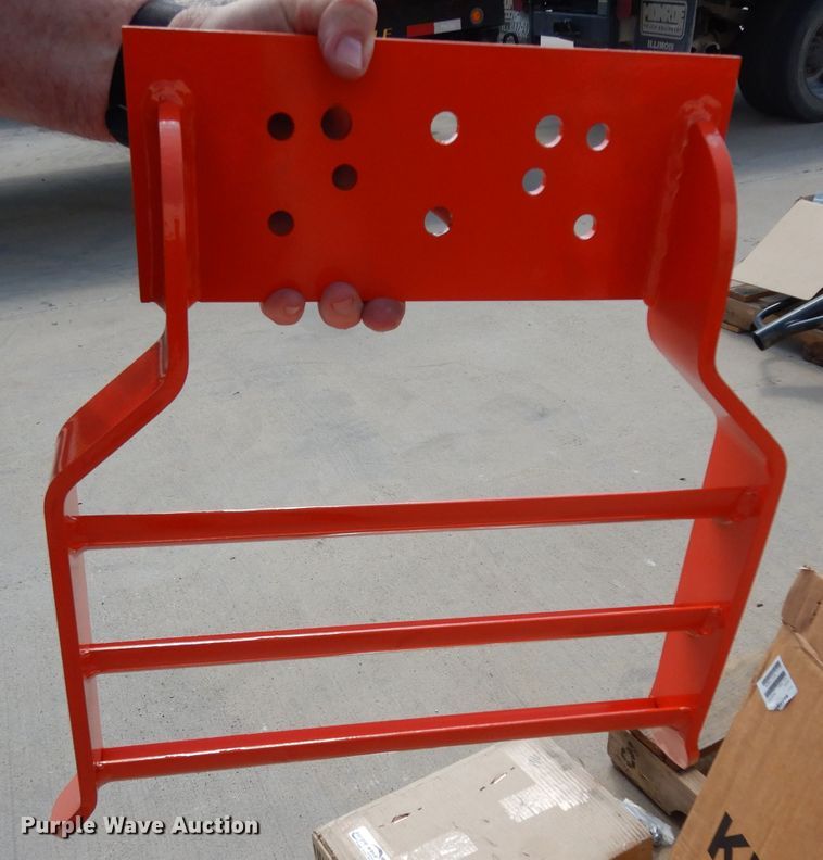 Kubota BX2334 grill guard in Grapevine, TX | Item HR9573 sold | Purple Wave